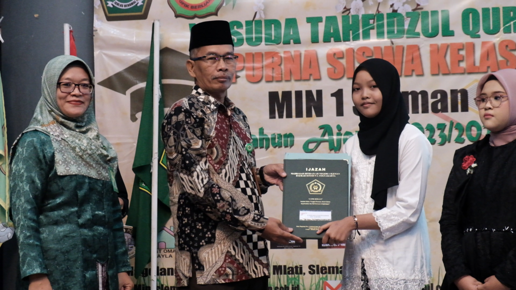 ANUGERAH LULUSAN TERBAIK MIN 1 SLEMAN TAHUN 2024 - MIN 1 SLEMAN ...